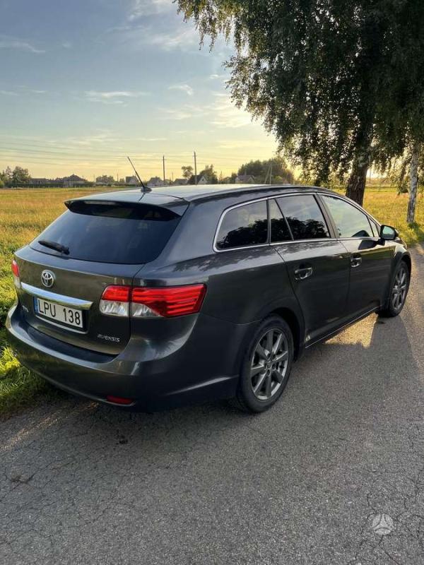 Pelēks Toyota Avensis 2012 Raseiniai, ar dzinēja tilpumu 2.23 L un nobraukumu 334 tūkst. km par 4700 €, foto 4 vietnē AUTOMOTO.COM.LV