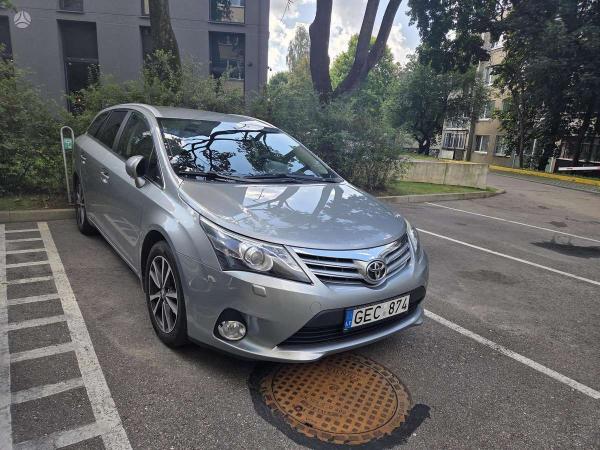 Grey Toyota Avensis 2012 in Vilnius, with an engine capacity of 1.99 L and mileage of 283 thousand km for 6500 €, photo 1 on AUTOMOTO.COM.LV