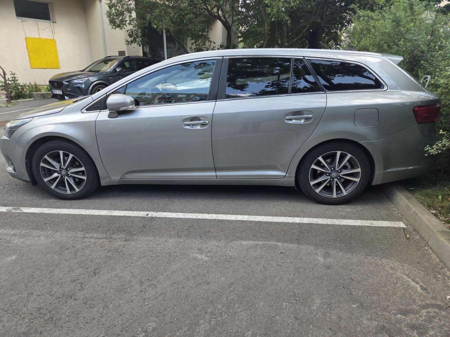 Grey Toyota Avensis 2012 in Vilnius, with an engine capacity of 1.99 L and mileage of 283 thousand km for 6500 €, photo 3 on AUTOMOTO.COM.LV