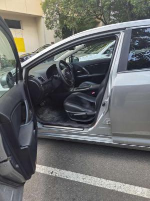 Grey Toyota Avensis 2012 in Vilnius, with an engine capacity of 1.99 L and mileage of 283 thousand km for 6500 €, photo 4 on AUTOMOTO.COM.LV