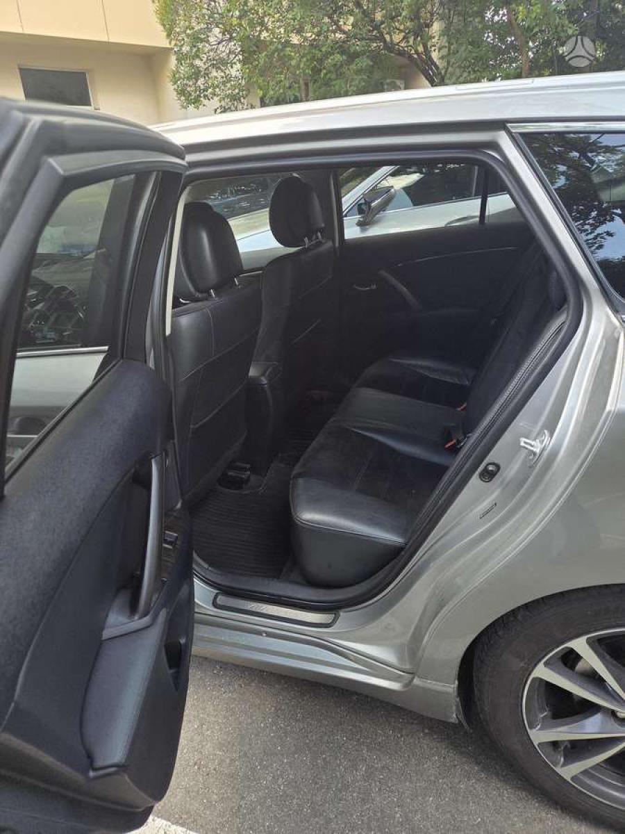 Grey Toyota Avensis 2012 in Vilnius, with an engine capacity of 1.99 L and mileage of 283 thousand km for 6500 €, photo 5 on AUTOMOTO.COM.LV
