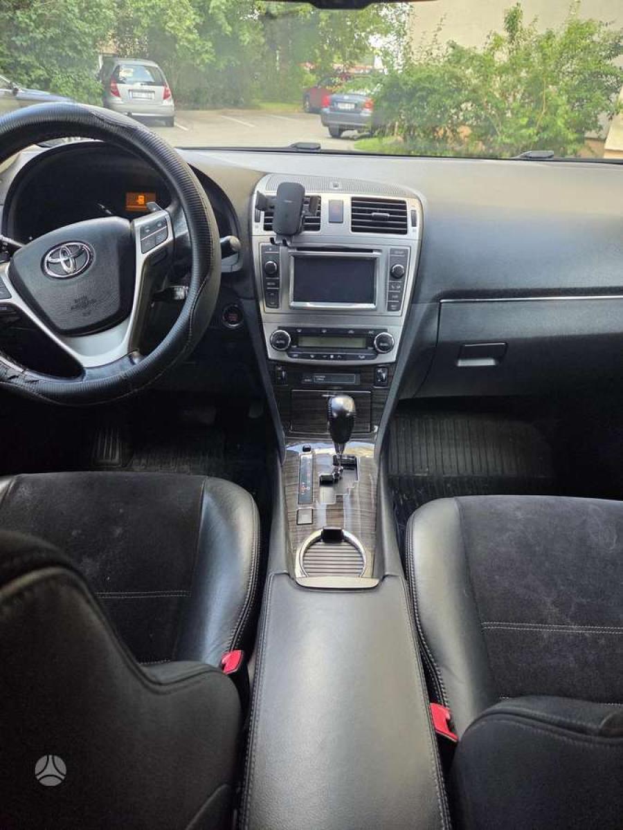 Grey Toyota Avensis 2012 in Vilnius, with an engine capacity of 1.99 L and mileage of 283 thousand km for 6500 €, photo 6 on AUTOMOTO.COM.LV