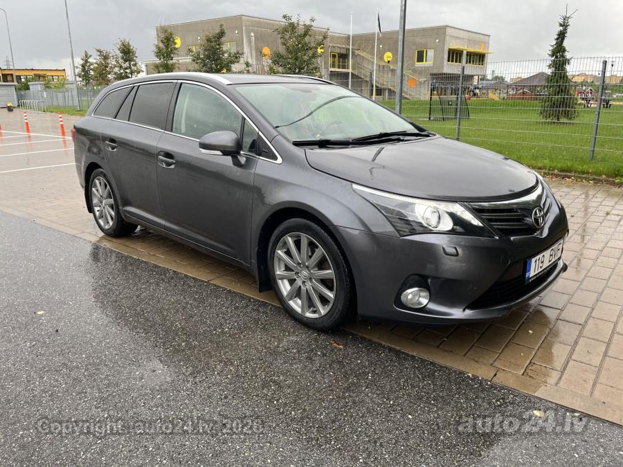 Серый Тойота Авенсис 2012 в Тарту, объемом двигателя 2.00 л и пробегом 327 тыс. км за 6999 €, фото 4 на AUTOMOTO.COM.LV