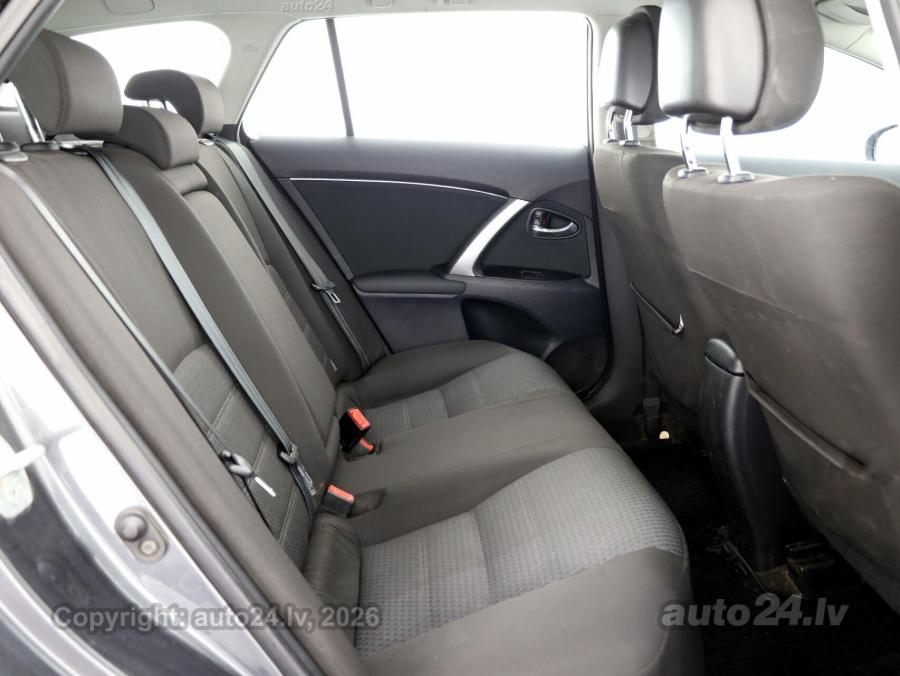 Серый Тойота Авенсис 2012 в Таллин, объемом двигателя 1.80 л и пробегом 258 тыс. км за 3999 €, фото 8 на AUTOMOTO.COM.LV