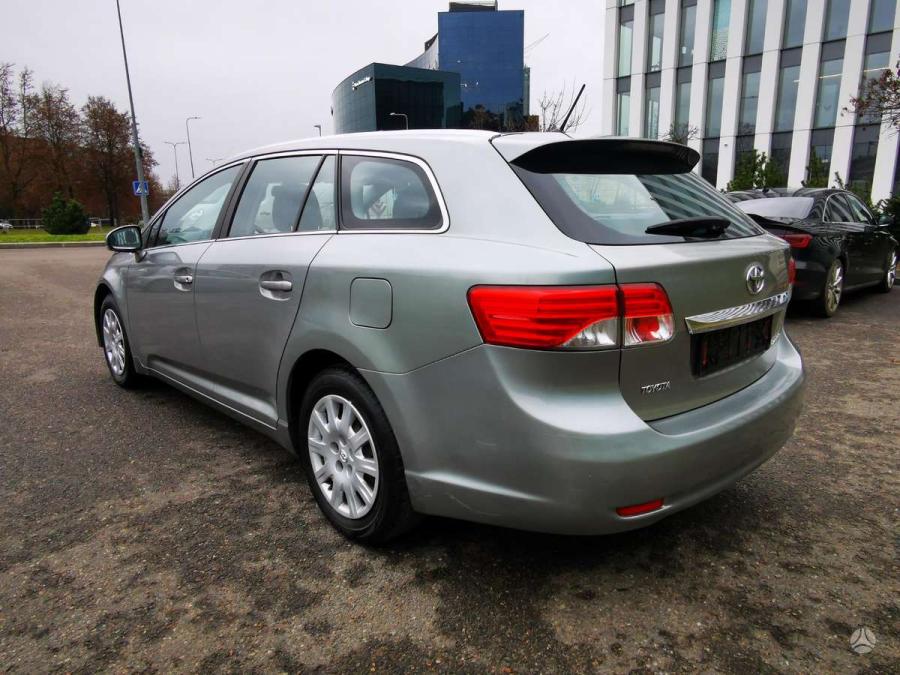 Grey Toyota Avensis 2013 in Vilnius, with an engine capacity of 1.80 L and mileage of 132 thousand km for 7299 €, photo 2 on AUTOMOTO.COM.LV