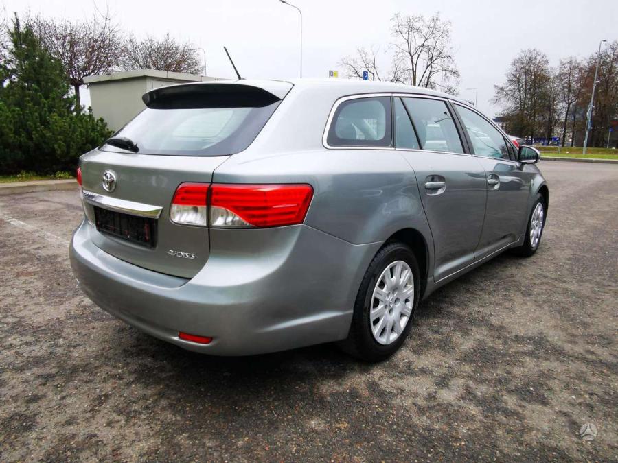 Grey Toyota Avensis 2013 in Vilnius, with an engine capacity of 1.80 L and mileage of 132 thousand km for 7299 €, photo 4 on AUTOMOTO.COM.LV