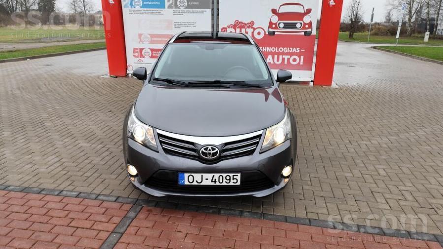 Grey Toyota Avensis 2013 in Jelgava, with an engine capacity of 2.00 L and mileage of 240 thousand km for 5990 €, photo 4 on AUTOMOTO.COM.LV