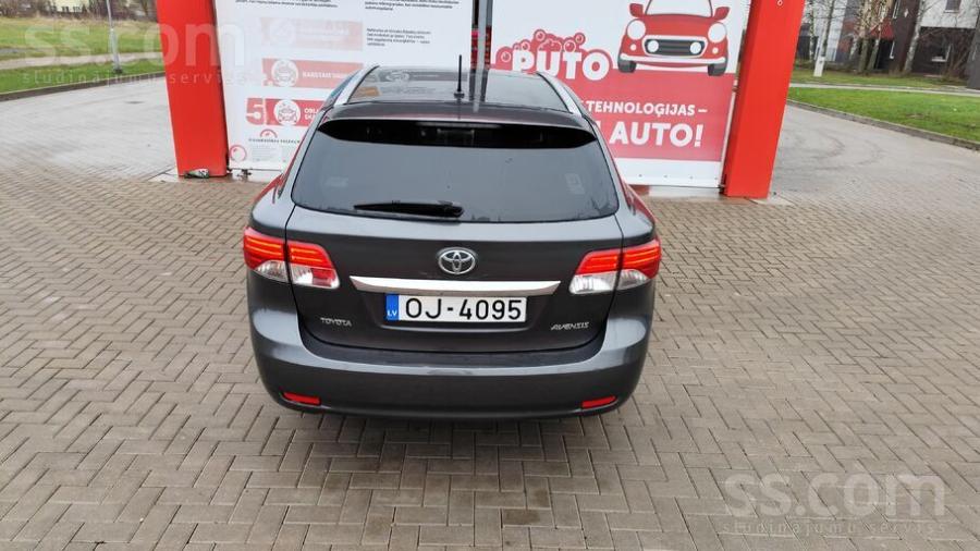 Grey Toyota Avensis 2013 in Jelgava, with an engine capacity of 2.00 L and mileage of 240 thousand km for 5990 €, photo 9 on AUTOMOTO.COM.LV