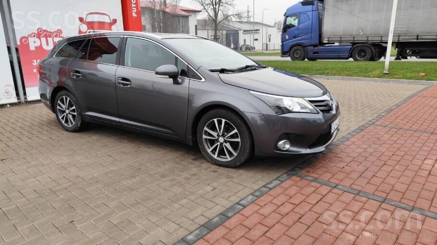 Pelēks Toyota Avensis 2013 Jelgava, ar dzinēja tilpumu 2.00 L un nobraukumu 240 tūkst. km par 5990 €, foto 2 vietnē AUTOMOTO.COM.LV