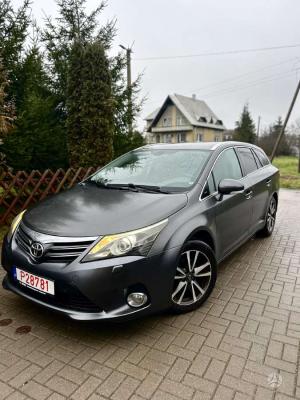 Pelēks Toyota Avensis 2013 Kauņa, ar dzinēja tilpumu 1.80 L un nobraukumu 292 tūkst. km par 5800 €, foto  vietnē AUTOMOTO.COM.LV