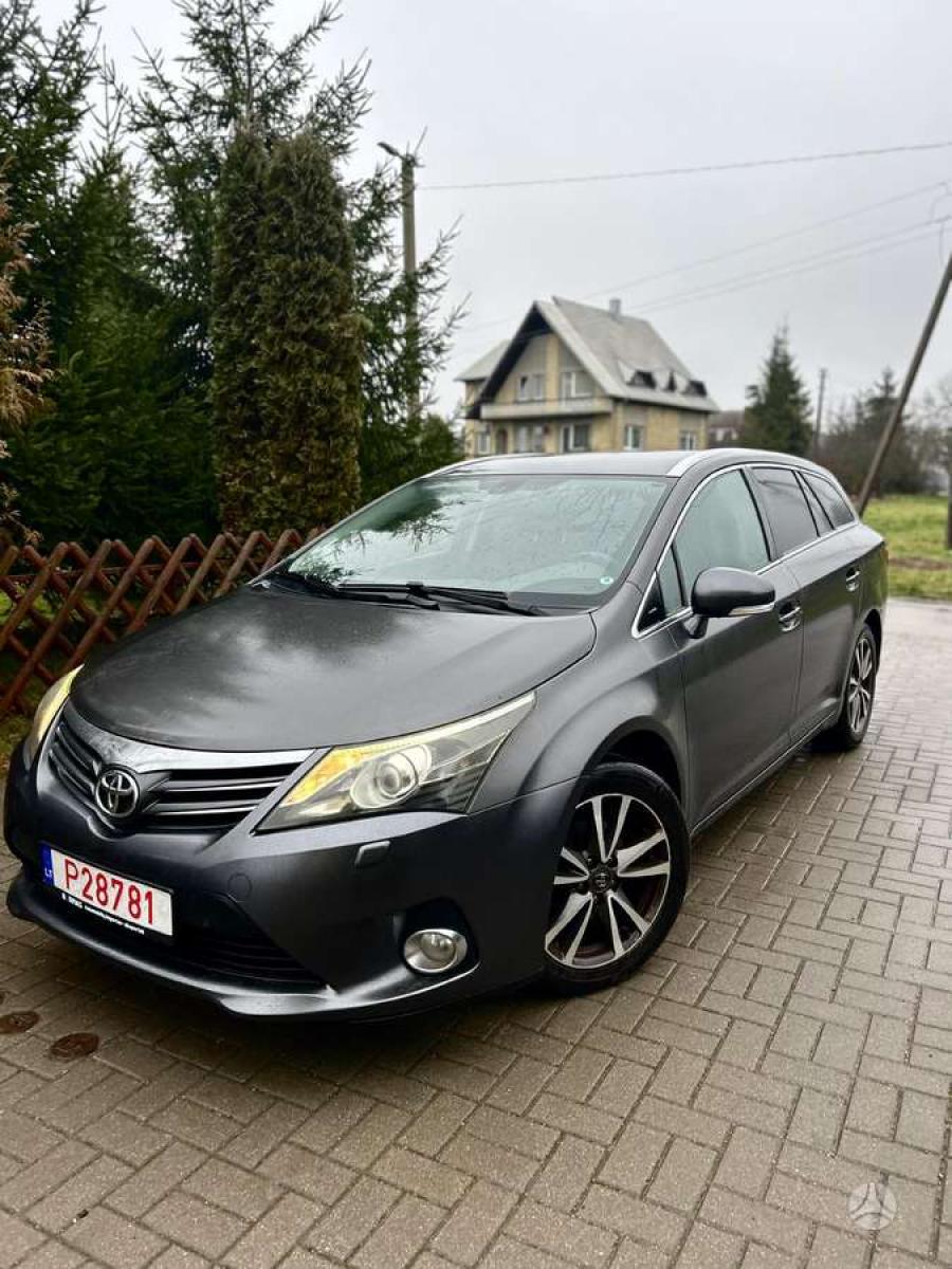 Grey Toyota Avensis 2013 in Kaunas, with an engine capacity of 1.80 L and mileage of 292 thousand km for 5800 €, photo 1 on AUTOMOTO.COM.LV