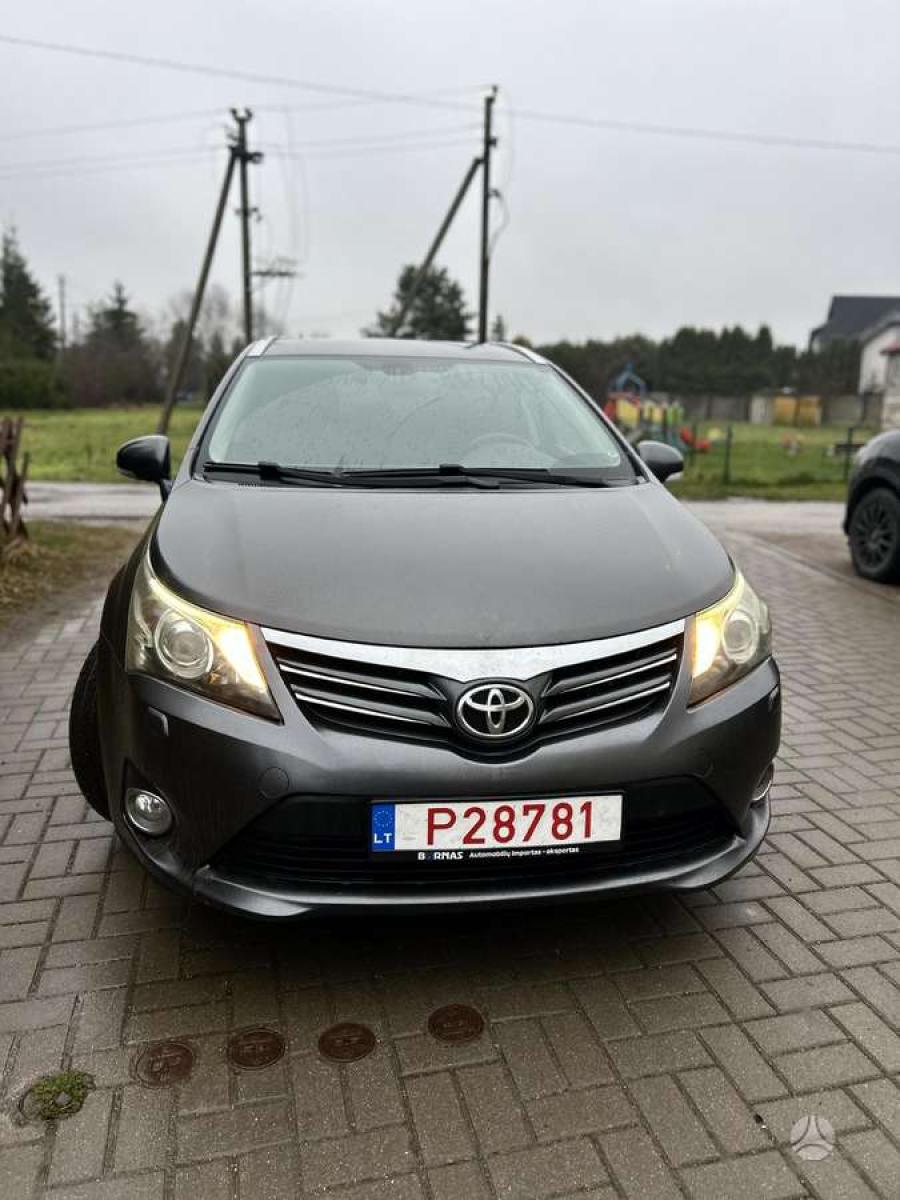 Grey Toyota Avensis 2013 in Kaunas, with an engine capacity of 1.80 L and mileage of 292 thousand km for 5800 €, photo 4 on AUTOMOTO.COM.LV