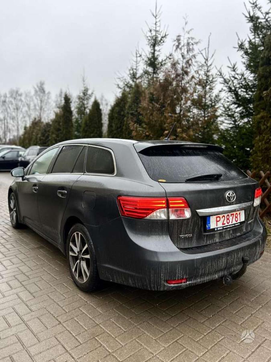Grey Toyota Avensis 2013 in Kaunas, with an engine capacity of 1.80 L and mileage of 292 thousand km for 5800 €, photo 10 on AUTOMOTO.COM.LV