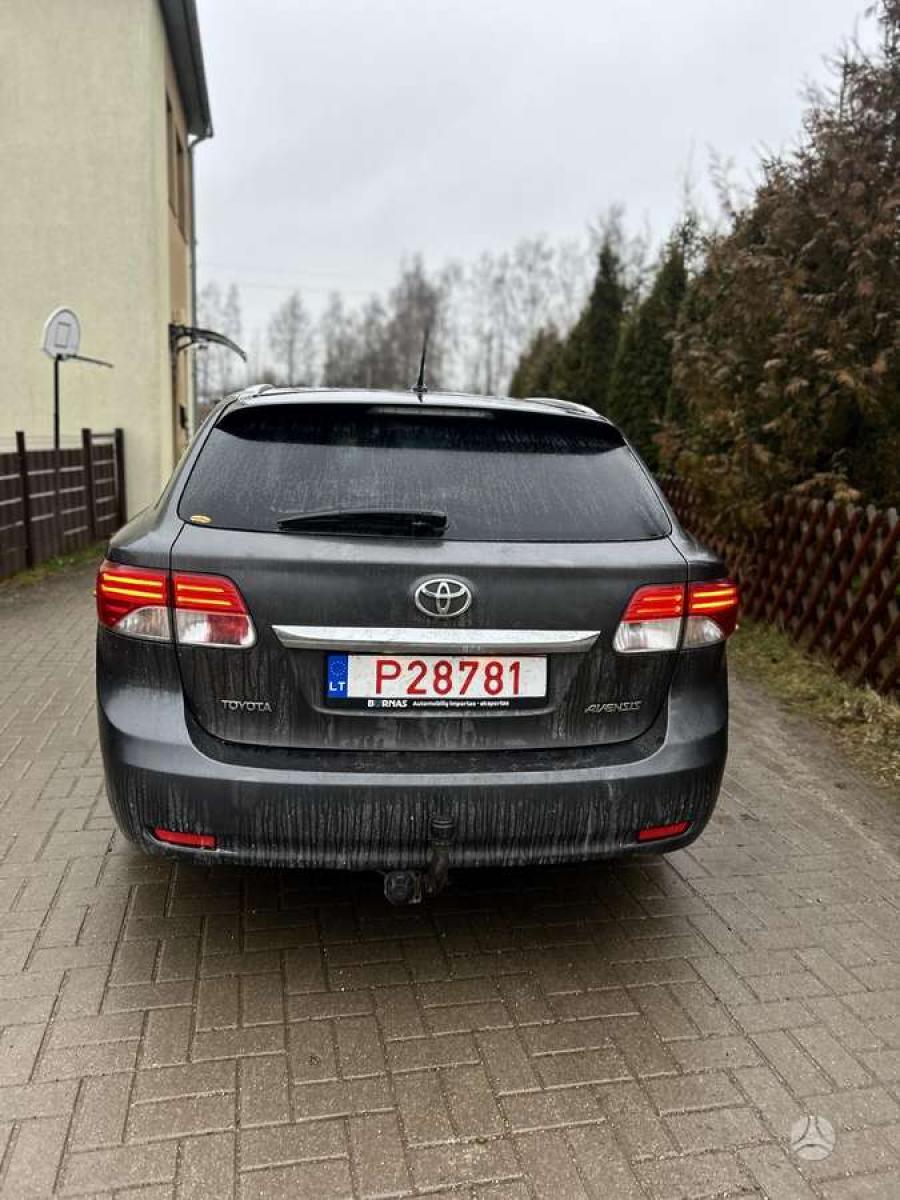 Grey Toyota Avensis 2013 in Kaunas, with an engine capacity of 1.80 L and mileage of 292 thousand km for 5800 €, photo 11 on AUTOMOTO.COM.LV
