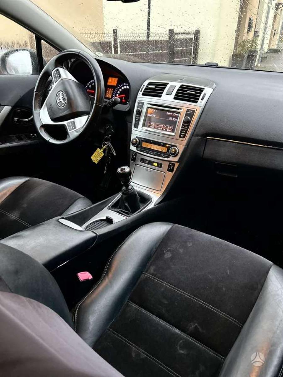 Grey Toyota Avensis 2013 in Kaunas, with an engine capacity of 1.80 L and mileage of 292 thousand km for 5800 €, photo 18 on AUTOMOTO.COM.LV