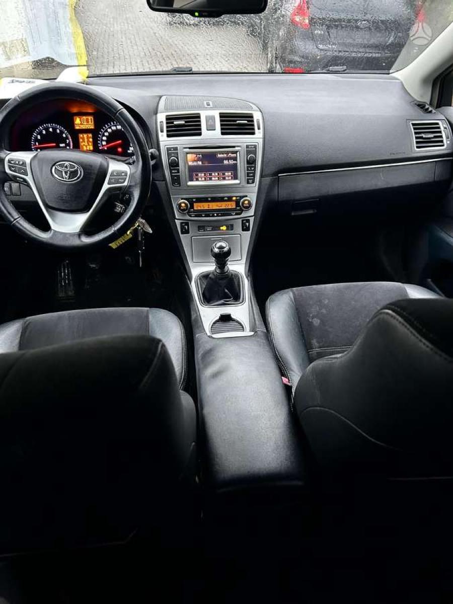 Grey Toyota Avensis 2013 in Kaunas, with an engine capacity of 1.80 L and mileage of 292 thousand km for 5800 €, photo 28 on AUTOMOTO.COM.LV