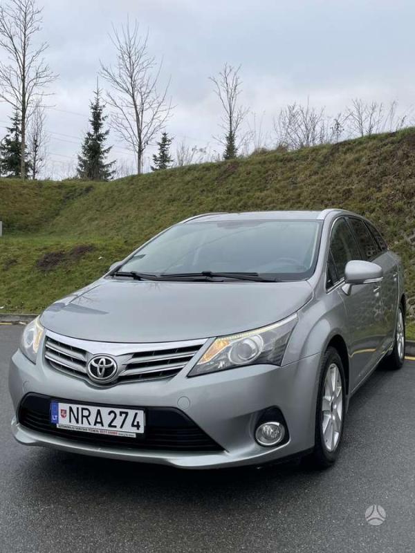 Grey Toyota Avensis 2013 in Vilnius, with an engine capacity of 2.23 L and mileage of 250 thousand km for 5700 €, photo 1 on AUTOMOTO.COM.LV