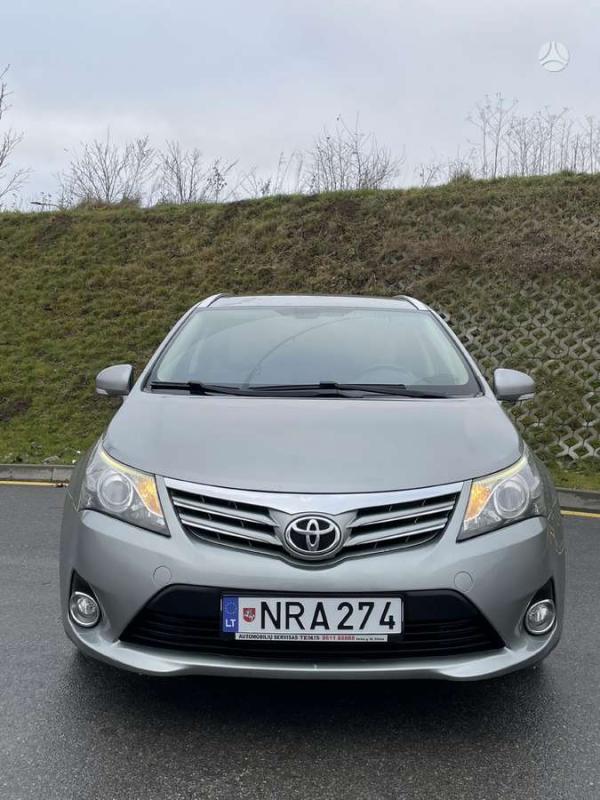 Grey Toyota Avensis 2013 in Vilnius, with an engine capacity of 2.23 L and mileage of 250 thousand km for 5700 €, photo 2 on AUTOMOTO.COM.LV