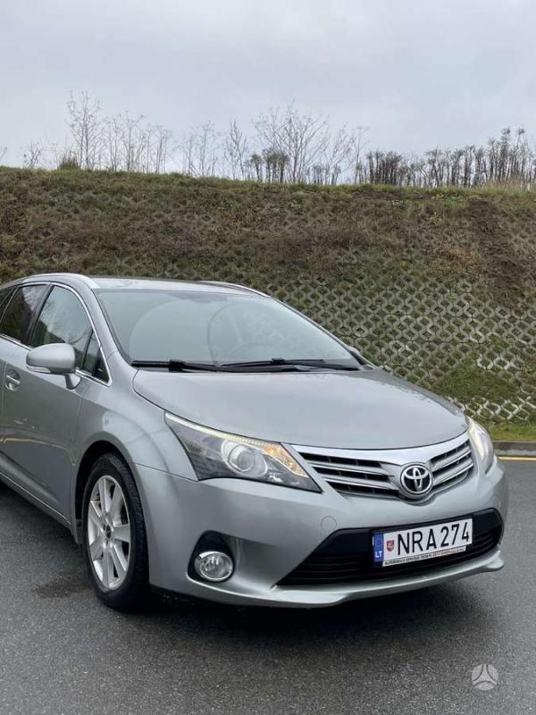 Grey Toyota Avensis 2013 in Vilnius, with an engine capacity of 2.23 L and mileage of 250 thousand km for 5700 €, photo 3 on AUTOMOTO.COM.LV