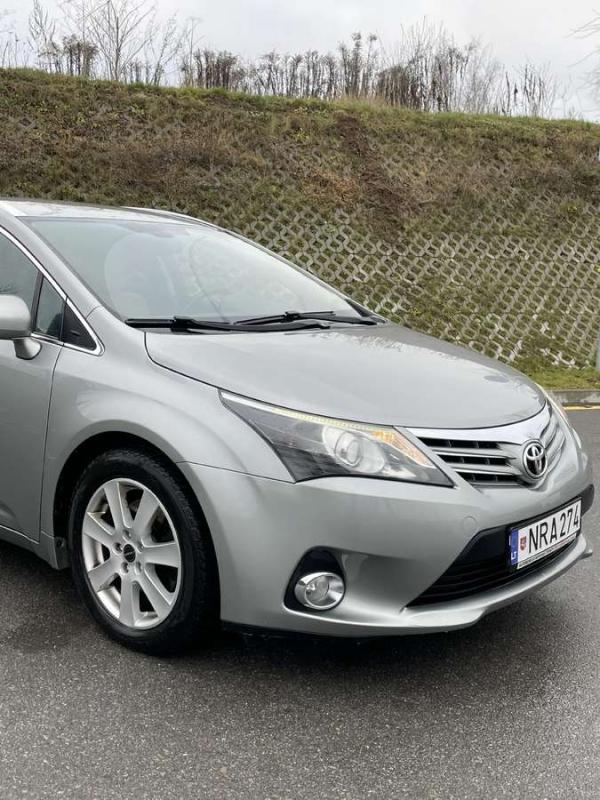 Grey Toyota Avensis 2013 in Vilnius, with an engine capacity of 2.23 L and mileage of 250 thousand km for 5700 €, photo 4 on AUTOMOTO.COM.LV