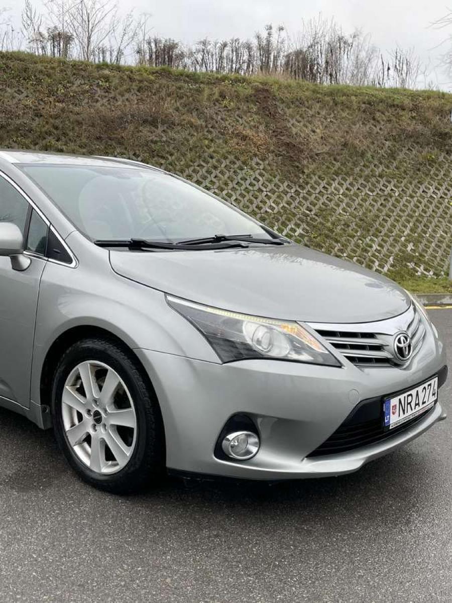 Grey Toyota Avensis 2013 in Vilnius, with an engine capacity of 2.23 L and mileage of 250 thousand km for 5700 €, photo 4 on AUTOMOTO.COM.LV