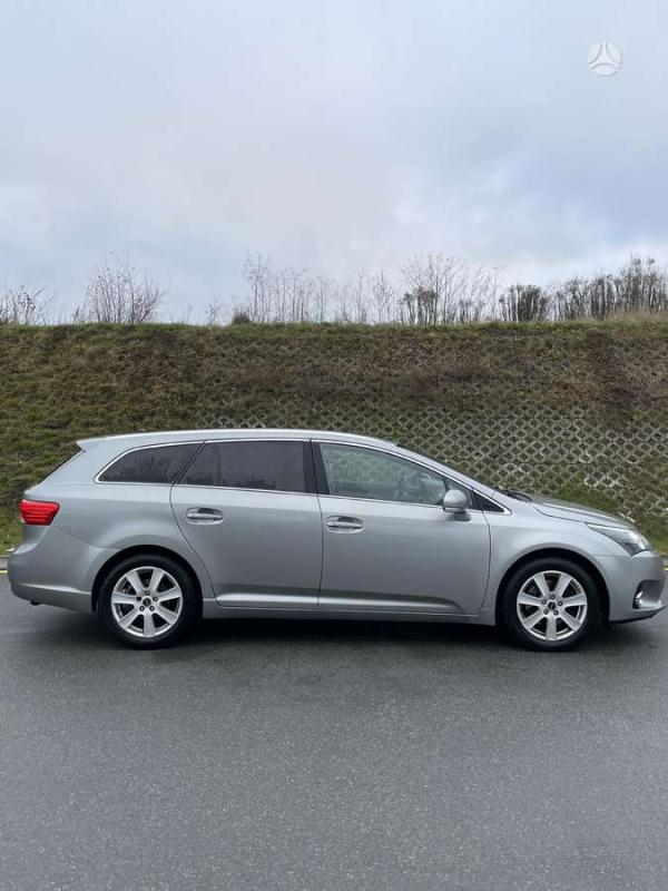 Grey Toyota Avensis 2013 in Vilnius, with an engine capacity of 2.23 L and mileage of 250 thousand km for 5700 €, photo 5 on AUTOMOTO.COM.LV