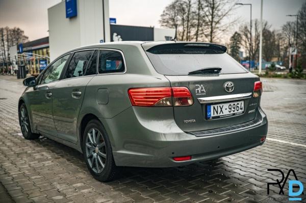 Pelēks Toyota Avensis 2013 Rīga, ar dzinēja tilpumu 2.20 L un nobraukumu 334 tūkst. km par 3590 €, foto 2 vietnē AUTOMOTO.COM.LV