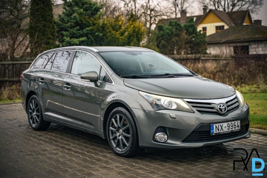 Grey Toyota Avensis 2013 in Riga, with an engine capacity of 2.20 L and mileage of 334 thousand km for 3590 €, photo 3 on AUTOMOTO.COM.LV