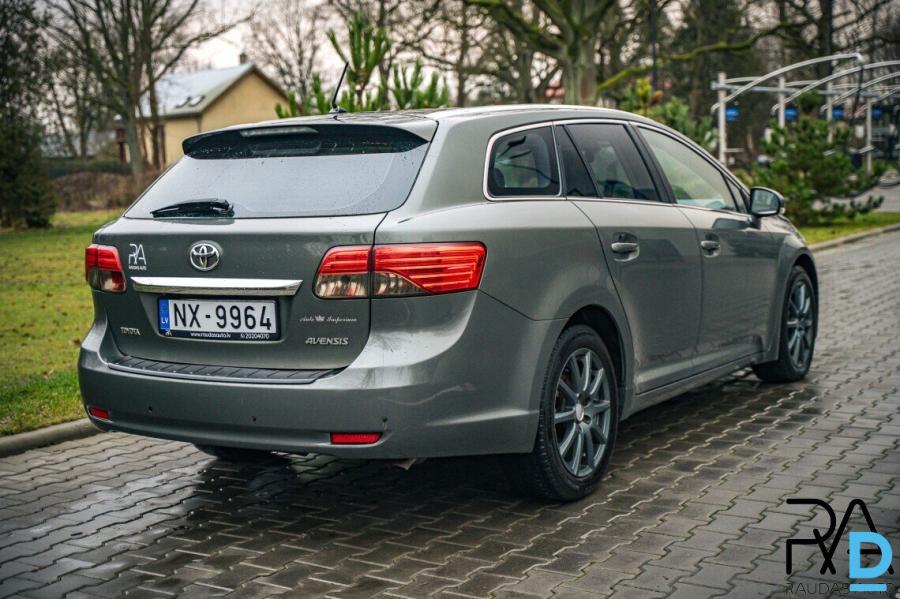 Grey Toyota Avensis 2013 in Riga, with an engine capacity of 2.20 L and mileage of 334 thousand km for 3590 €, photo 4 on AUTOMOTO.COM.LV