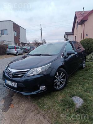 Pelēks Toyota Avensis 2013 Rīga, ar dzinēja tilpumu 2.00 L un nobraukumu 292 tūkst. km par 4500 €, foto  vietnē AUTOMOTO.COM.LV