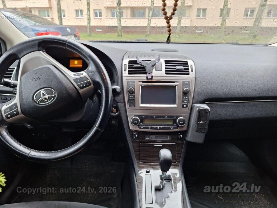 Pelēks Toyota Avensis 2013 Tallina, ar dzinēja tilpumu 2.20 L un nobraukumu 259 tūkst. km par 6500 €, foto 3 vietnē AUTOMOTO.COM.LV