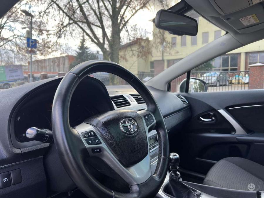 Pelēks Toyota Avensis 2013 Kauņa, ar dzinēja tilpumu 2.00 L un nobraukumu 235 tūkst. km par 5699 €, foto 17 vietnē AUTOMOTO.COM.LV