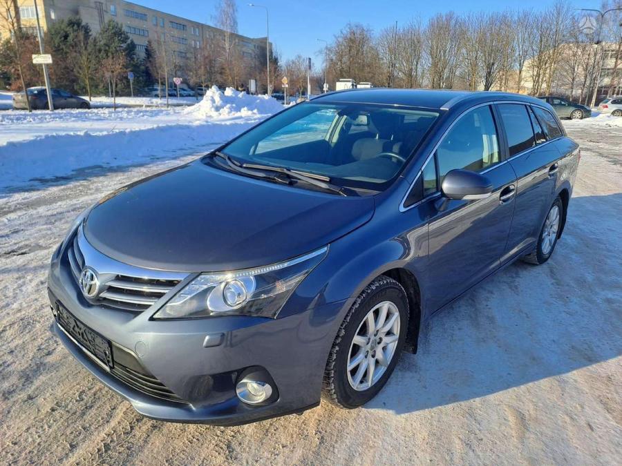 Grey Toyota Avensis 2013 in Siauliai, with an engine capacity of 2.00 L and mileage of 231 thousand km for 5650 €, photo 1 on AUTOMOTO.COM.LV