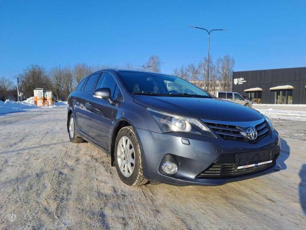 Pelēks Toyota Avensis 2013 Šauļi, ar dzinēja tilpumu 2.00 L un nobraukumu 231 tūkst. km par 5650 €, foto 2 vietnē AUTOMOTO.COM.LV
