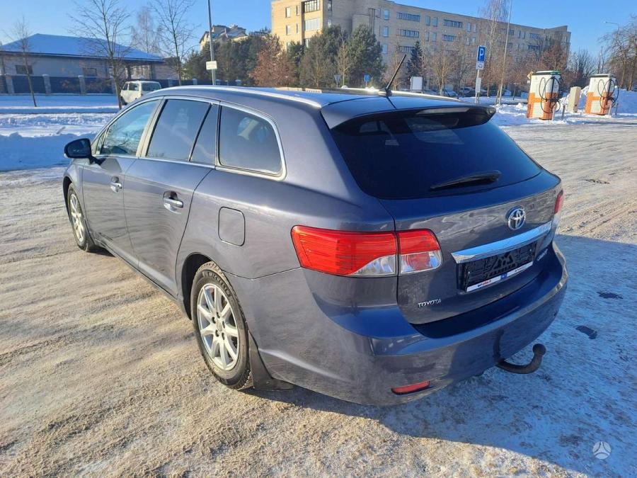 Grey Toyota Avensis 2013 in Siauliai, with an engine capacity of 2.00 L and mileage of 231 thousand km for 5650 €, photo 5 on AUTOMOTO.COM.LV