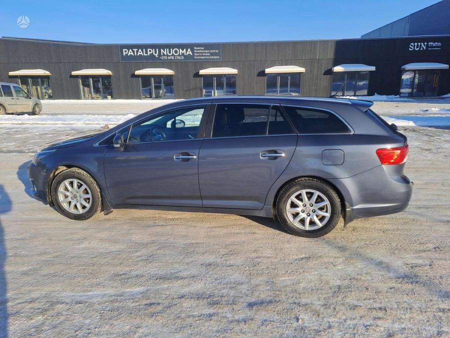 Grey Toyota Avensis 2013 in Siauliai, with an engine capacity of 2.00 L and mileage of 231 thousand km for 5650 €, photo 7 on AUTOMOTO.COM.LV
