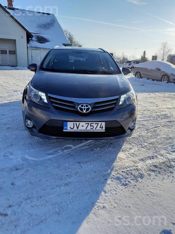 Grey Toyota Avensis 2013 in Riga, with an engine capacity of 2.20 L and mileage of 161 thousand km for 8000 €, photo 1 on AUTOMOTO.COM.LV