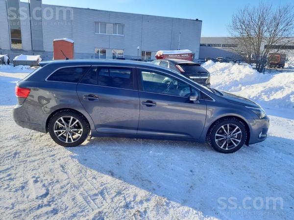 Grey Toyota Avensis 2013 in Riga, with an engine capacity of 2.20 L and mileage of 161 thousand km for 8000 €, photo 8 on AUTOMOTO.COM.LV