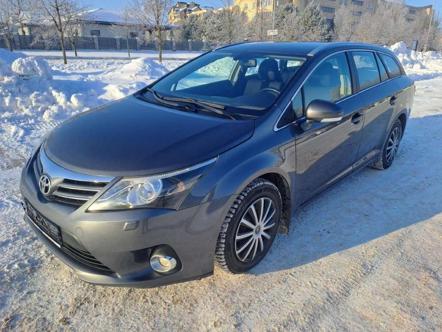 Grey Toyota Avensis 2013 in Siauliai, with an engine capacity of 2.00 L and mileage of 228 thousand km for 5150 €, photo 2 on AUTOMOTO.COM.LV
