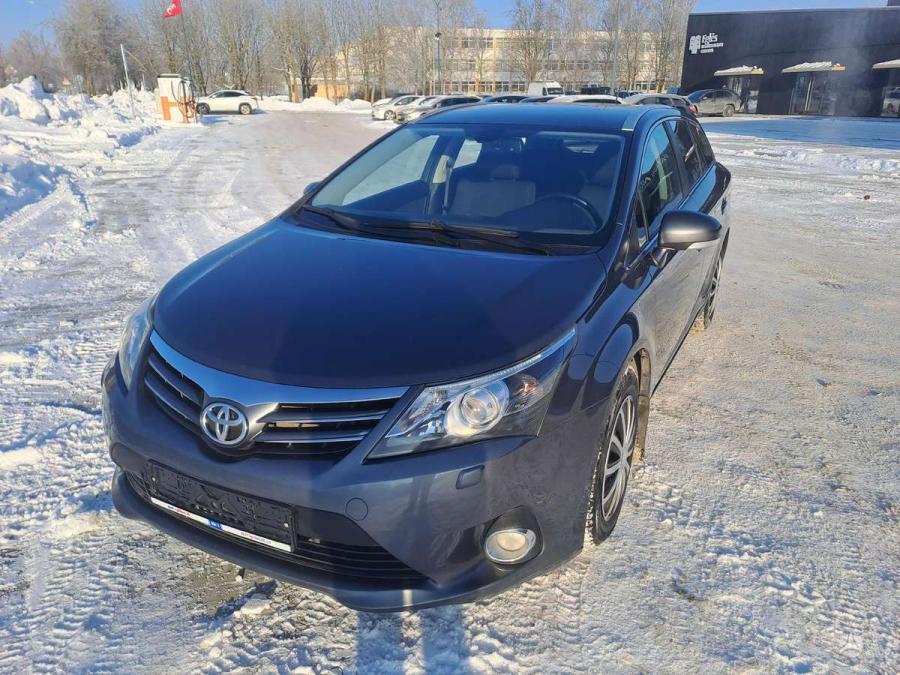 Grey Toyota Avensis 2013 in Siauliai, with an engine capacity of 2.00 L and mileage of 228 thousand km for 5150 €, photo 3 on AUTOMOTO.COM.LV