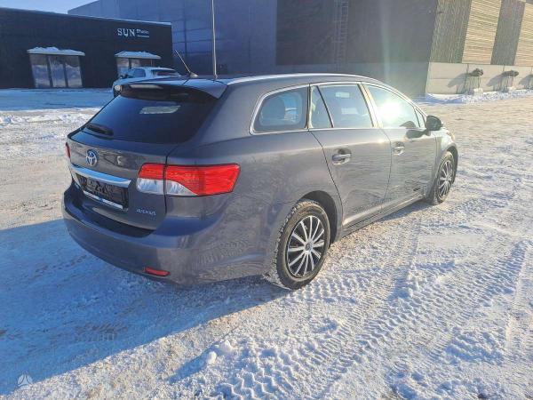 Pelēks Toyota Avensis 2013 Šauļi, ar dzinēja tilpumu 2.00 L un nobraukumu 228 tūkst. km par 5150 €, foto 5 vietnē AUTOMOTO.COM.LV