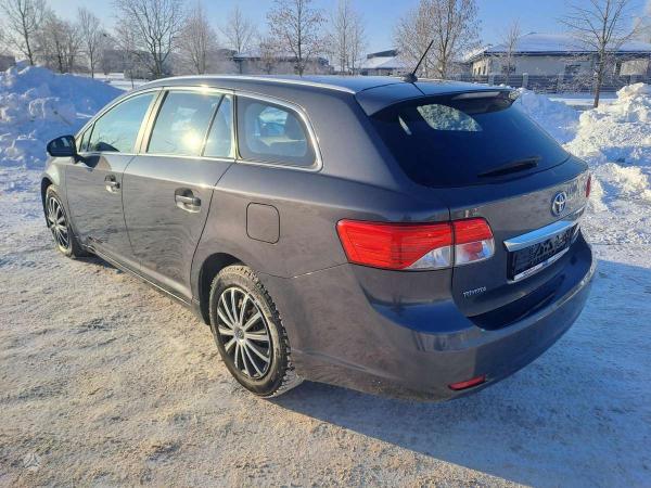 Pelēks Toyota Avensis 2013 Šauļi, ar dzinēja tilpumu 2.00 L un nobraukumu 228 tūkst. km par 5150 €, foto 6 vietnē AUTOMOTO.COM.LV