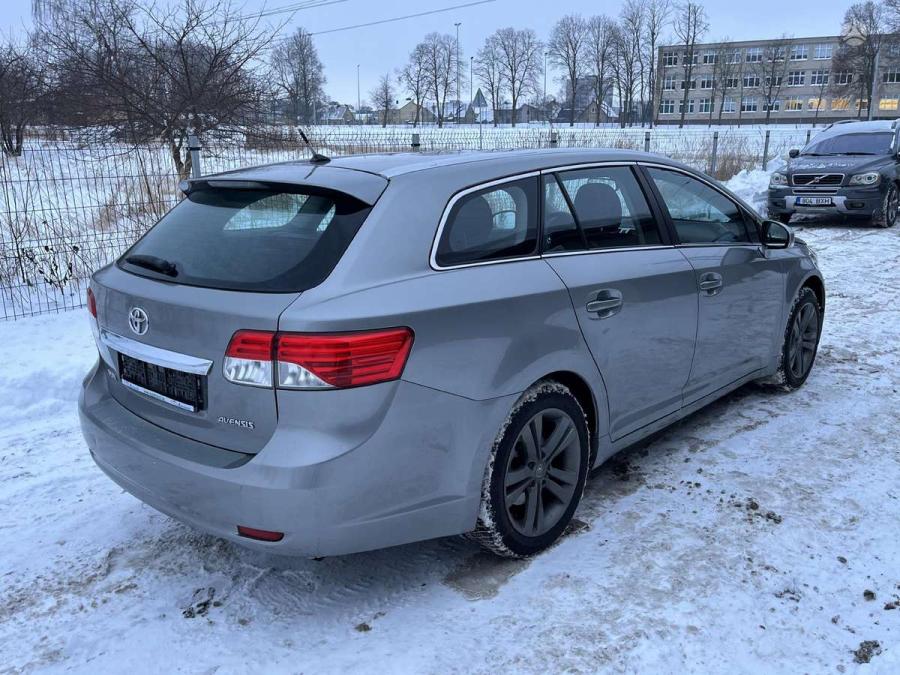 Pelēks Toyota Avensis 2013 Šauļi, ar dzinēja tilpumu 2.23 L un nobraukumu 277 tūkst. km par 5600 €, foto 4 vietnē AUTOMOTO.COM.LV
