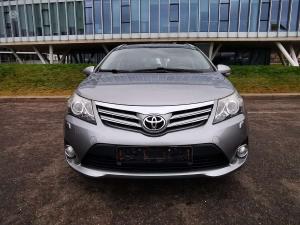 Pelēks Toyota Avensis 2013 Viļņa, ar dzinēja tilpumu 1.80 L un nobraukumu 132 tūkst. km par 7699 €, foto  vietnē AUTOMOTO.COM.LV