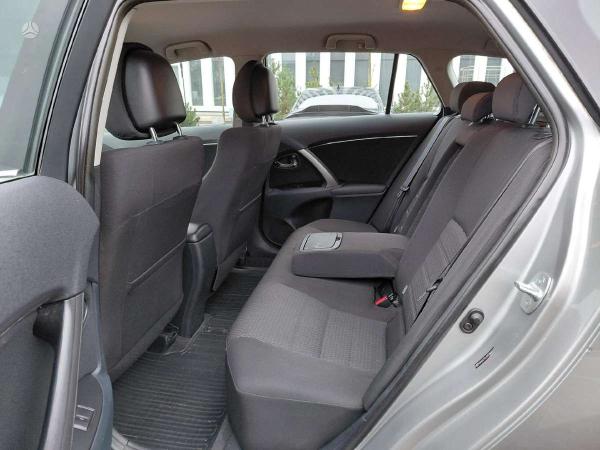 Pelēks Toyota Avensis 2013 Viļņa, ar dzinēja tilpumu 1.80 L un nobraukumu 132 tūkst. km par 7699 €, foto 11 vietnē AUTOMOTO.COM.LV