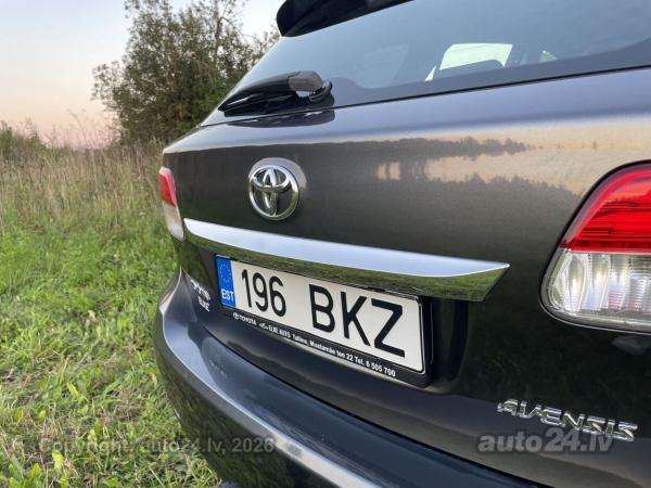 Pelēks Toyota Avensis 2013 Tallina, ar dzinēja tilpumu 1.60 L un nobraukumu 132 tūkst. km par 8000 €, foto 11 vietnē AUTOMOTO.COM.LV