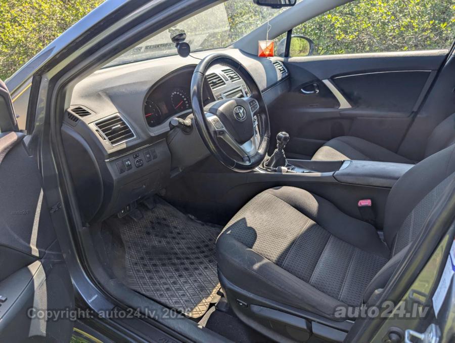 Grey Toyota Avensis 2013 in Tallinn, with an engine capacity of 1.80 L and mileage of 260 thousand km for 5500 €, photo 8 on AUTOMOTO.COM.LV