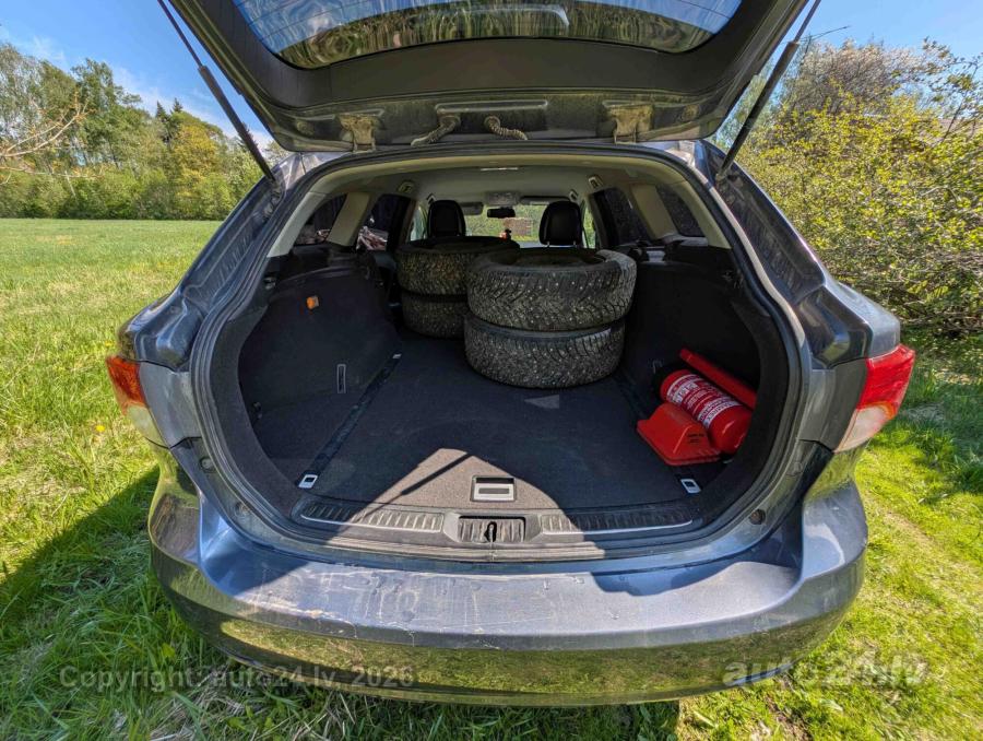 Grey Toyota Avensis 2013 in Tallinn, with an engine capacity of 1.80 L and mileage of 260 thousand km for 5500 €, photo 12 on AUTOMOTO.COM.LV