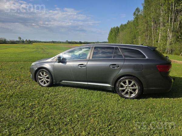 Pelēks Toyota Avensis 2013 Aizkraukle, ar dzinēja tilpumu 2.20 L un nobraukumu 280 tūkst. km par 5690 €, foto 3 vietnē AUTOMOTO.COM.LV