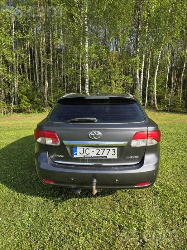 Pelēks Toyota Avensis 2013 Aizkraukle, ar dzinēja tilpumu 2.20 L un nobraukumu 280 tūkst. km par 5690 €, foto 4 vietnē AUTOMOTO.COM.LV